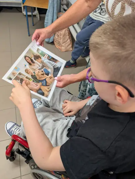 Zajęcia edukacyjne klas pierwszych z psem Rosa - SP 2 Stargard